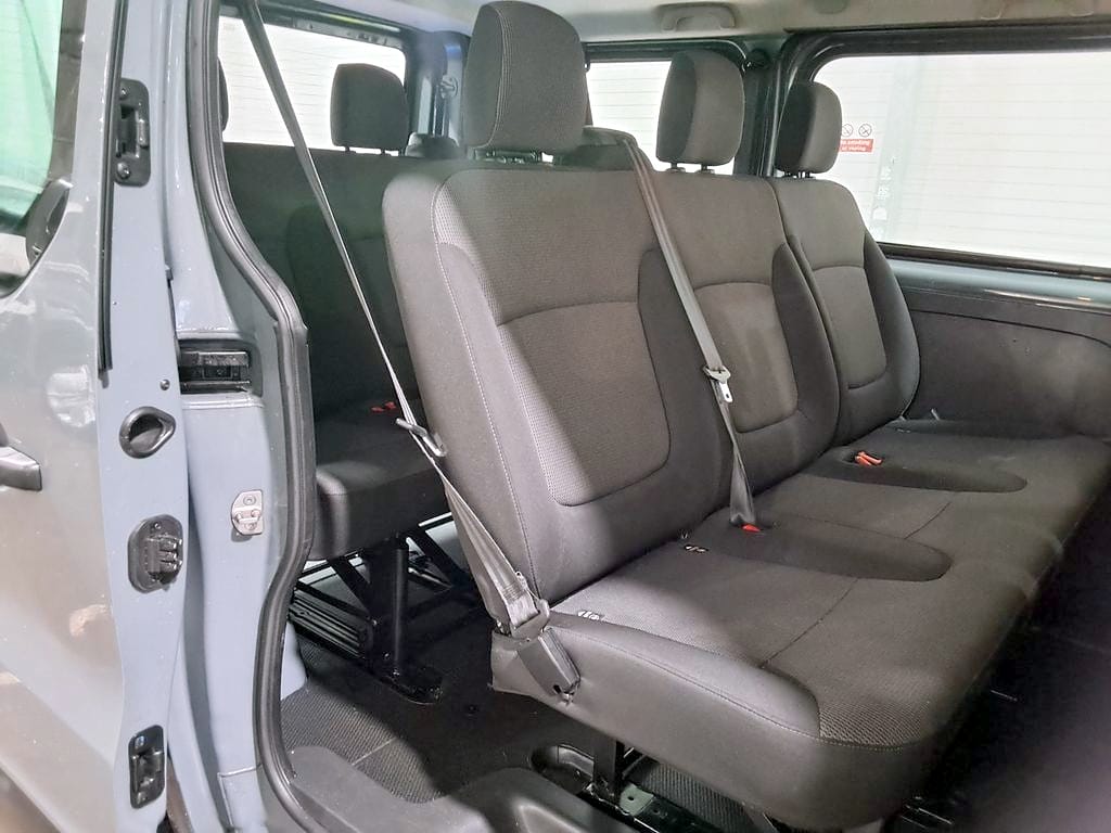 Renault Trafic SL28 Business 9 Seat Minibus - Minibus World